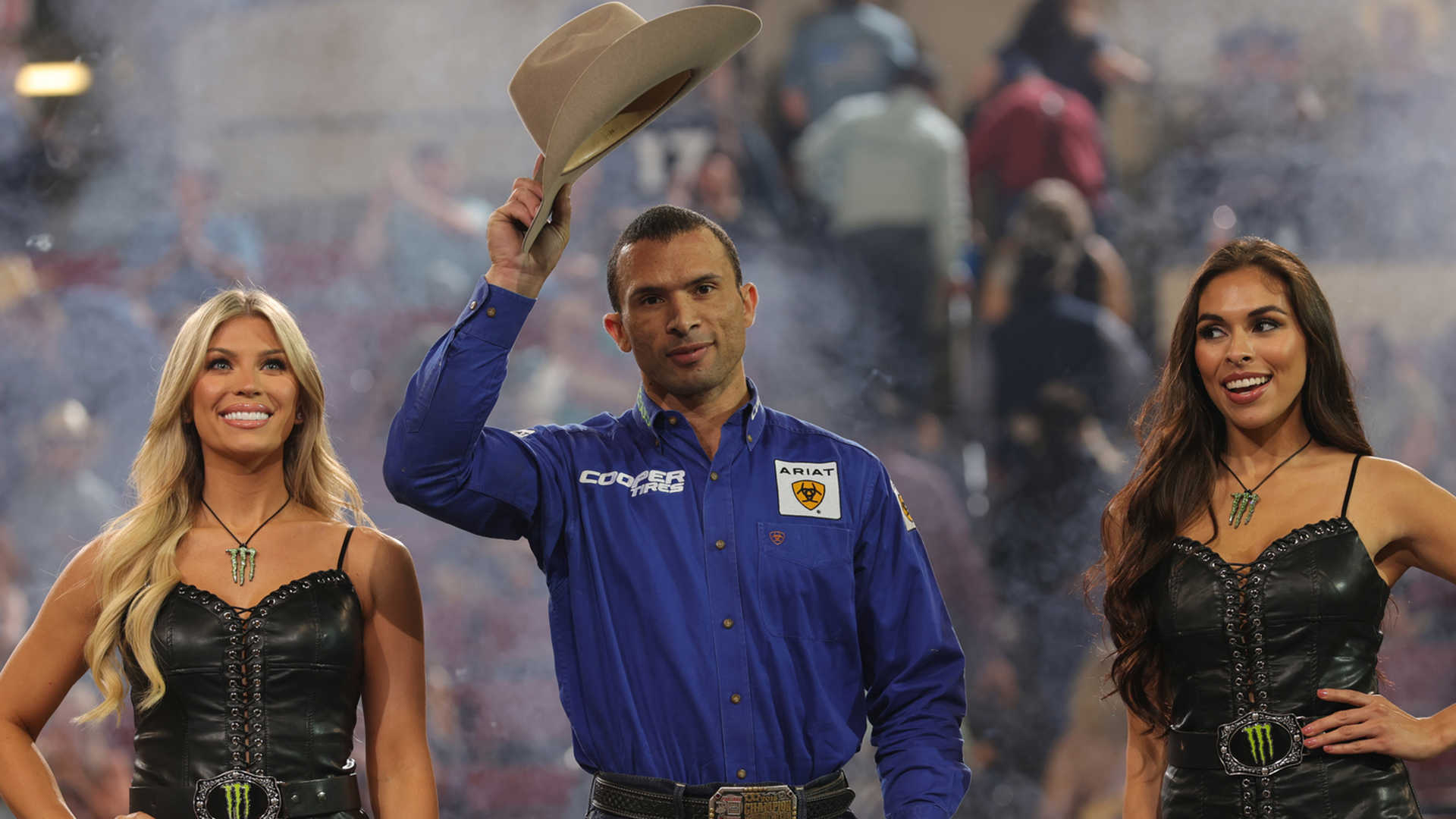 PBR | Arizona Ridge Rider Eduardo Aparecido wins Round 1 in Billings