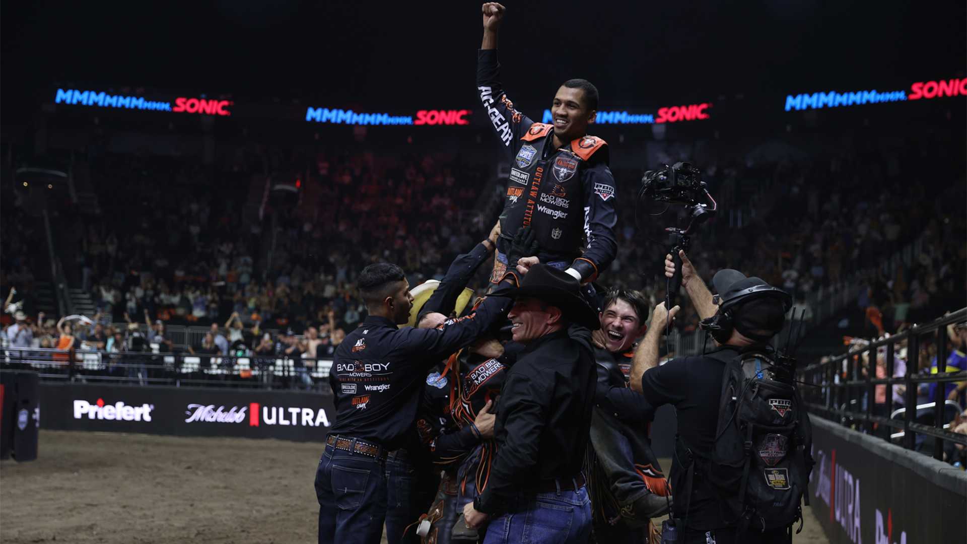 PBR | Kansas City Outlaws nearly flawless in opening night victory ...