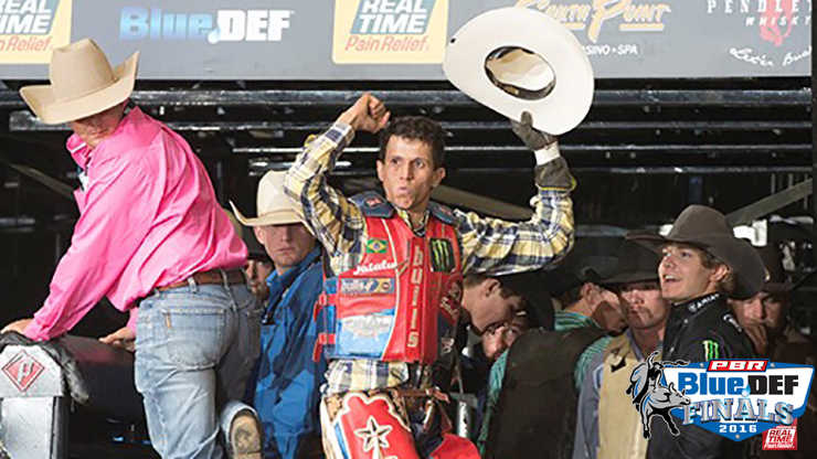 PBR | 2016 PBR Brazil champion Barbosa debuts in style