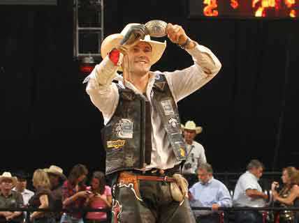 PBR | Proctor dominates in San Antonio