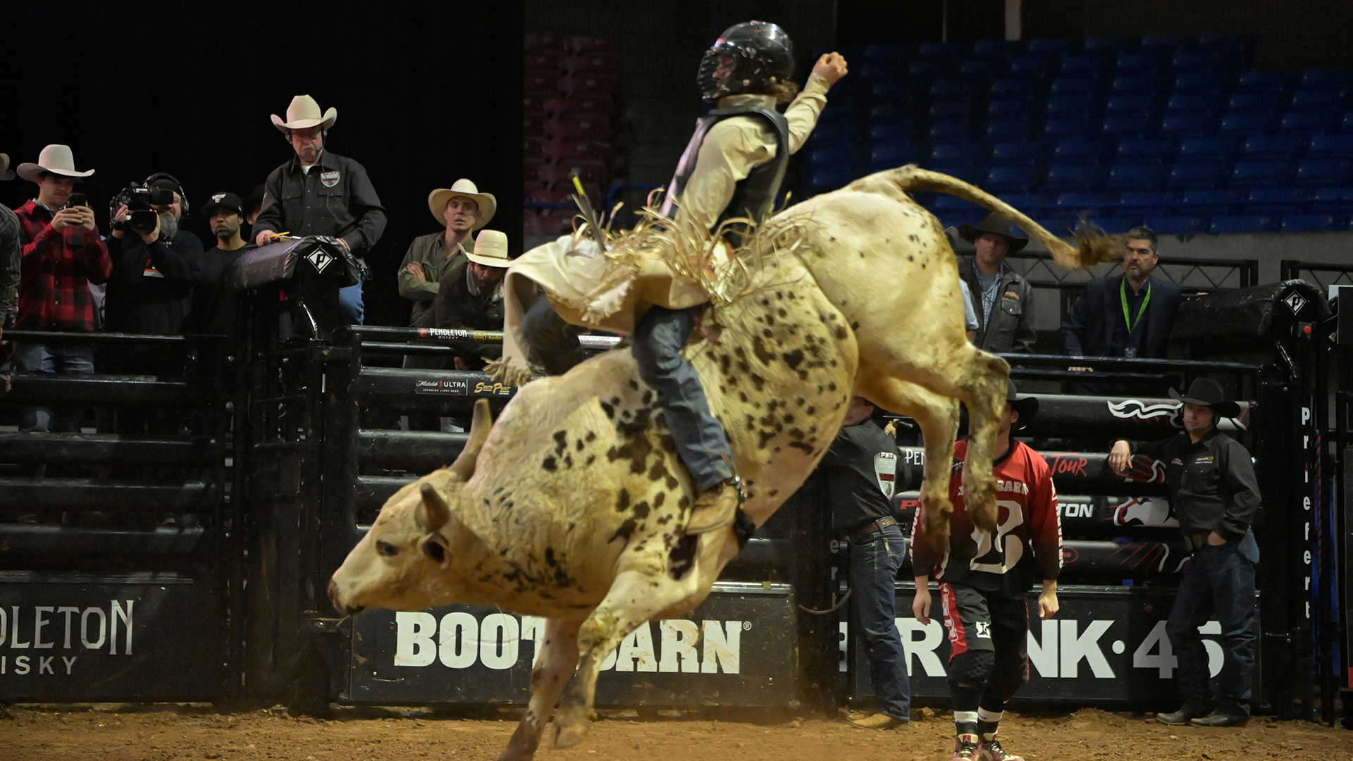 PBR | Bob Mitchell wins Round 1 of PBR Grand Rapids