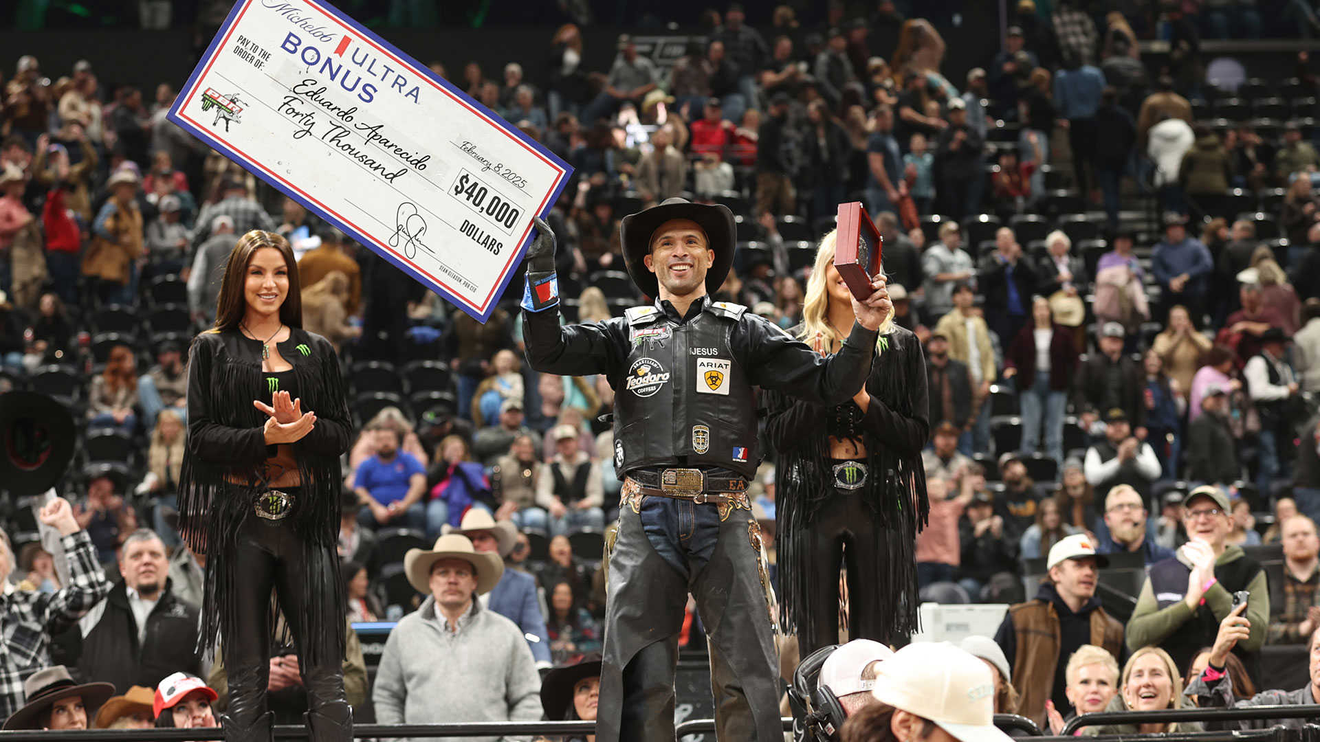 PBR | Eduardo Aparecido improves to No. 18 in world with walk-off win ...