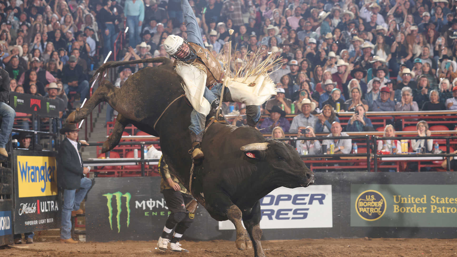 PBR | Ethan Winckler wins Round 2 at PBR Albuquerque Ty Murray ...