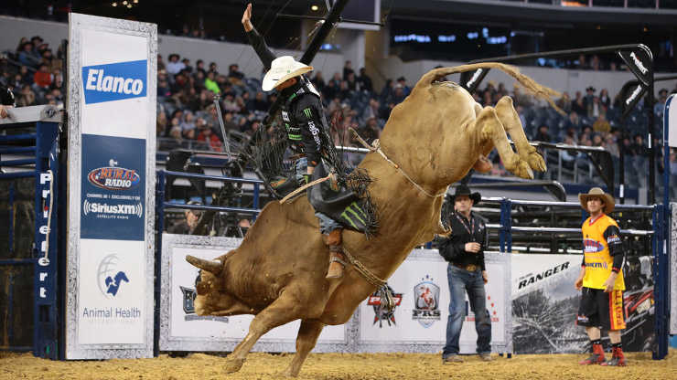 PBR | Mauney wins THE AMERICAN bull riding event