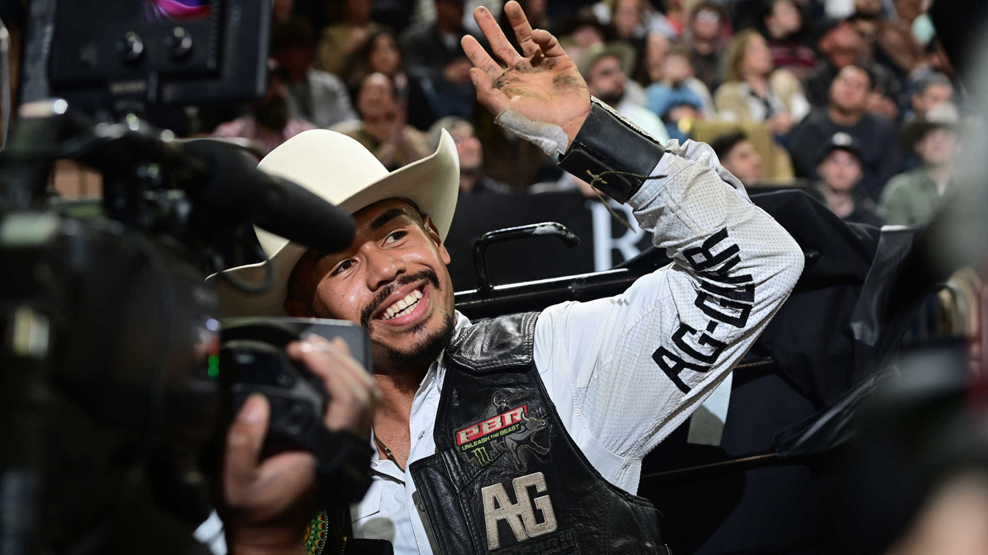 PBR | Keyshawn Whitehorse wins Round 2 of Unleash The Beast event in ...