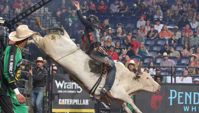 PBR | Kansas City Outlaws out-muscle hometown Stampede in Nashville Sunday