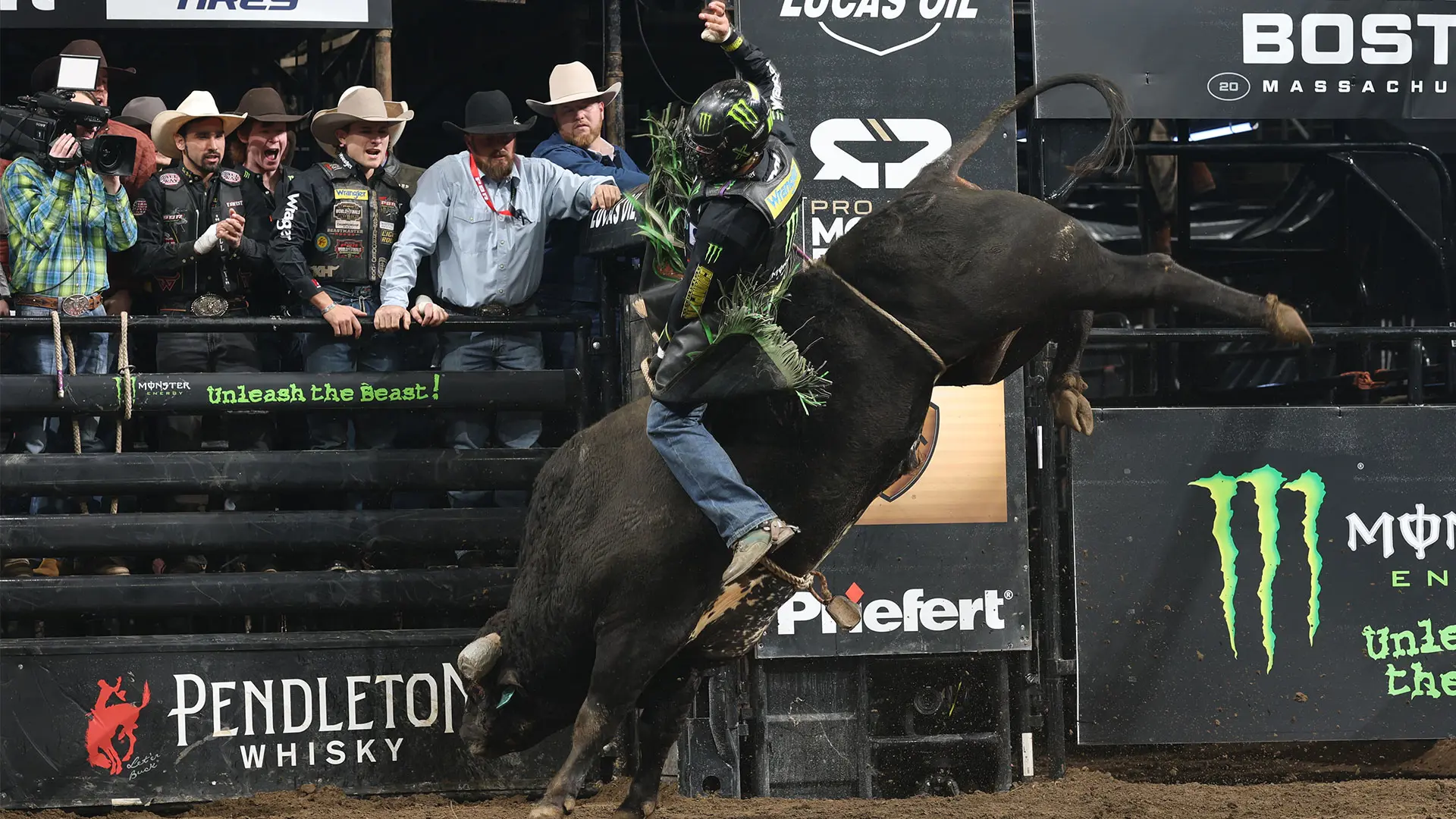 PBR | PBR debuts at TD Garden as 22 riders record scores and world ...